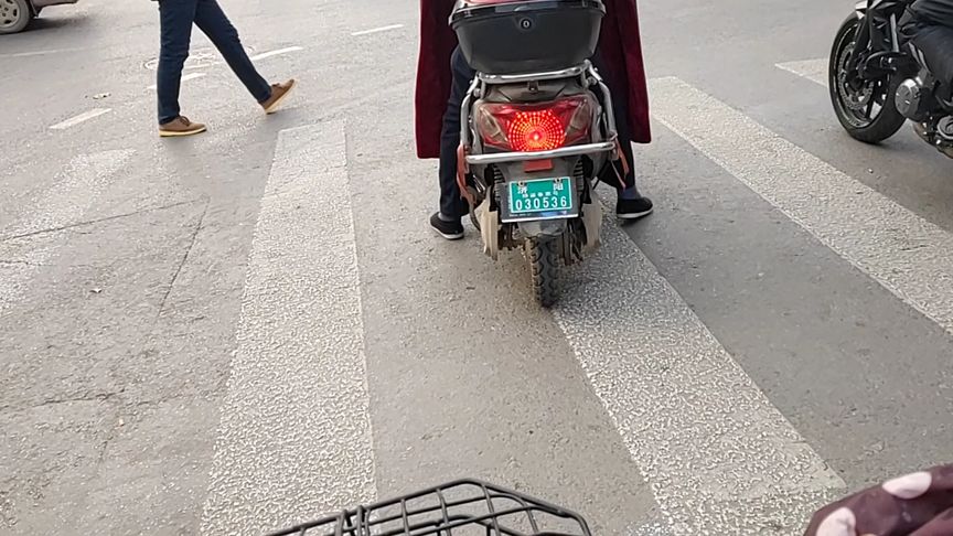 不符合新国标的电动车居然也可以挂绿牌?在哪里?我也要去挂!