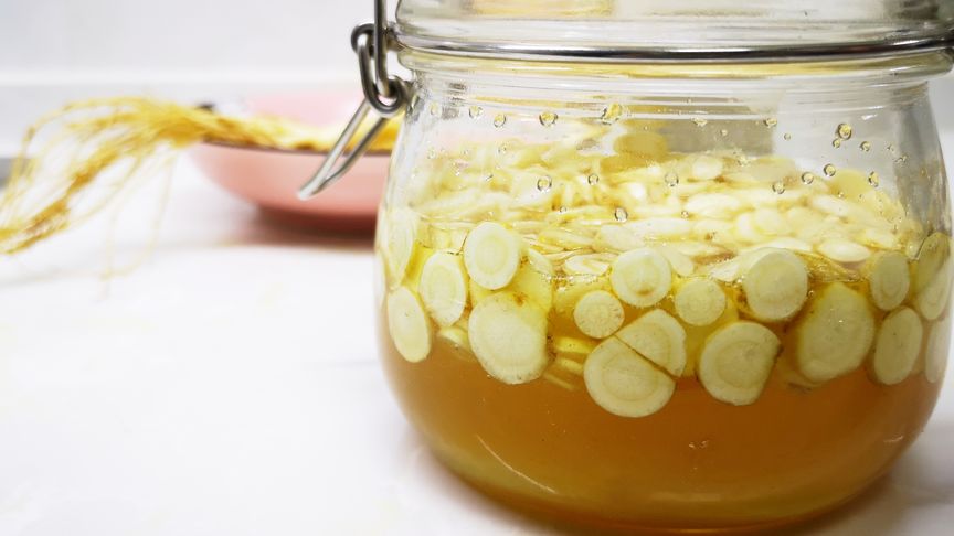 东北长白山的人参泡在蜂蜜中有什么作用?适合什么人喝?应该怎样做