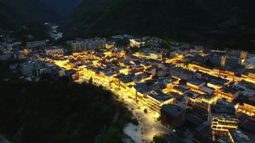 晚上7点半航拍磨西古镇,明日出发西藏!#旅行 #旅游 #西藏自驾游