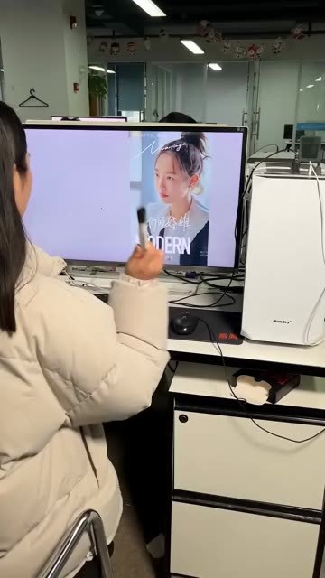 视频中:购物车买PS书送教程 PS软件 教你10秒轻松p文字