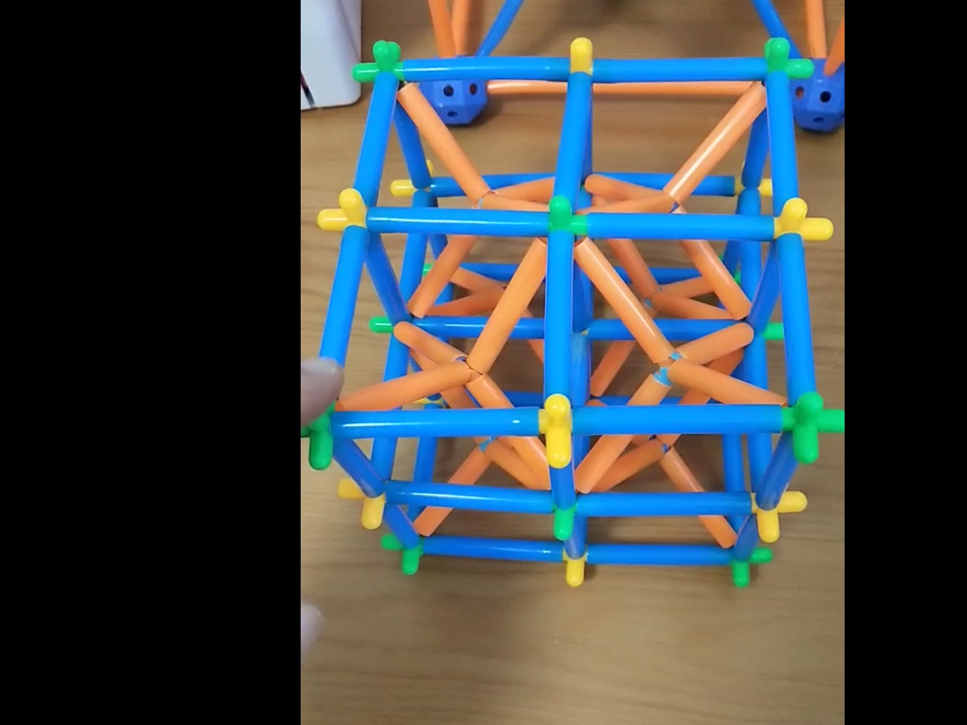 氟化钙变金刚石再变氯化钠最后看到正四面体空隙和正八面体空隙,...