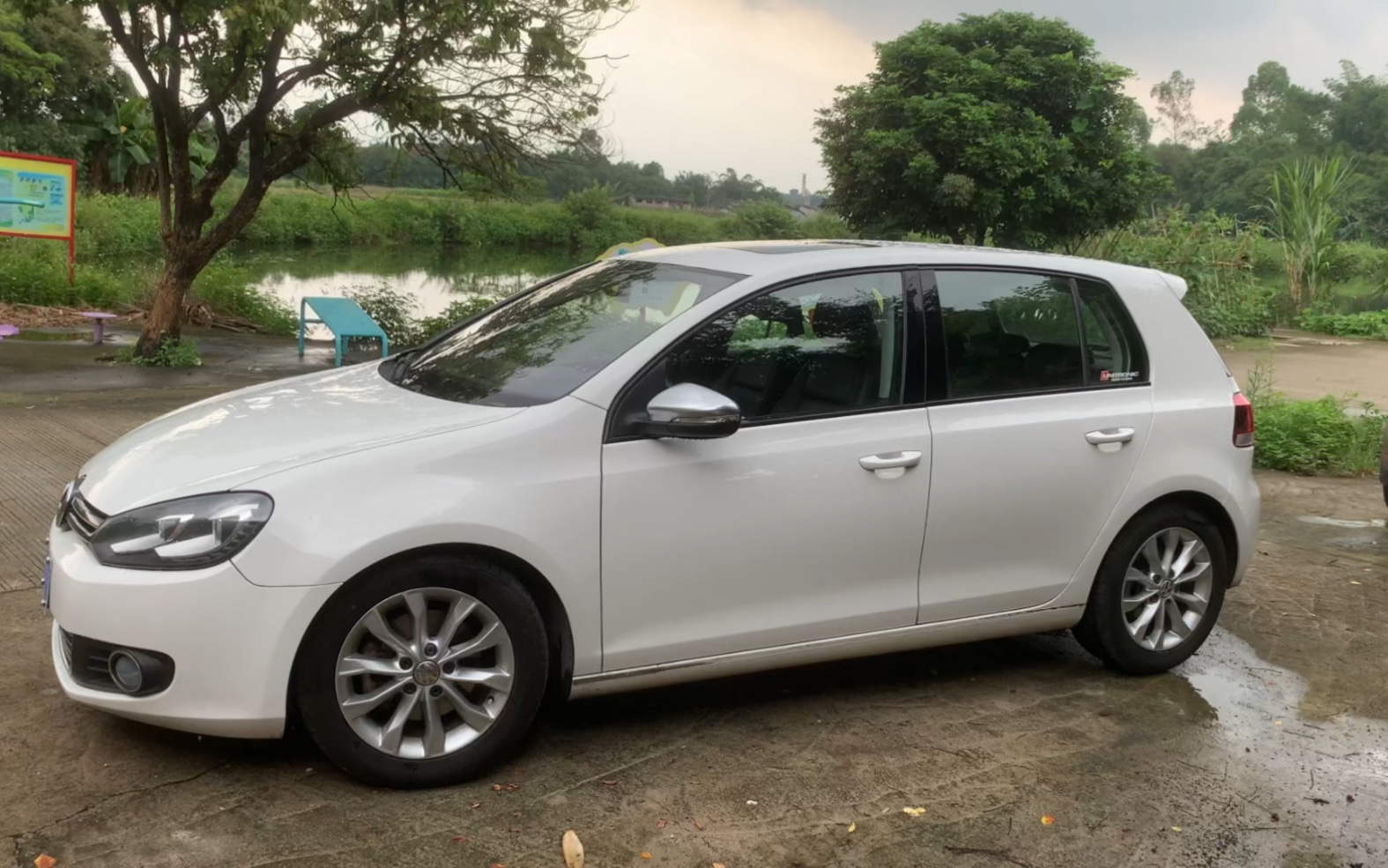 【原声】高尔夫6 1.4T 手动挡日常驾驶 突然下起雨来了