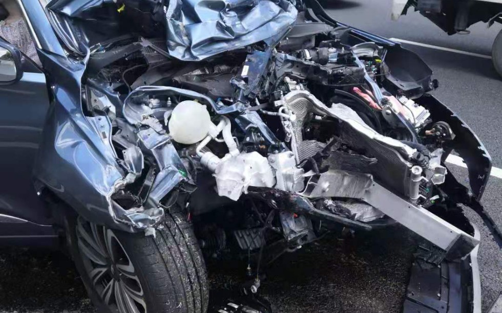 瑞虎8时速100正面碰撞结果