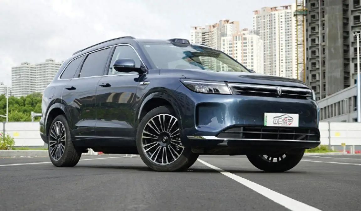 接力补档!黑恶车企赛力斯问届M7展车门口撞死路人,家属维权无门!(...