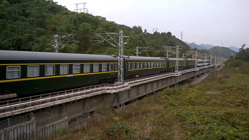 2015年11月 成都——北京西Z50次列车接近童家溪线路所