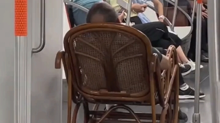 保持快乐的秘诀,其实就是五个字:“不要太用力”。获得什么便珍惜...