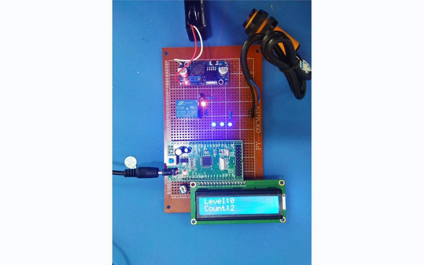 基于STM32单片机的多功能农业害虫诱捕器设计-LCD1602-KEY-蓝灯-...