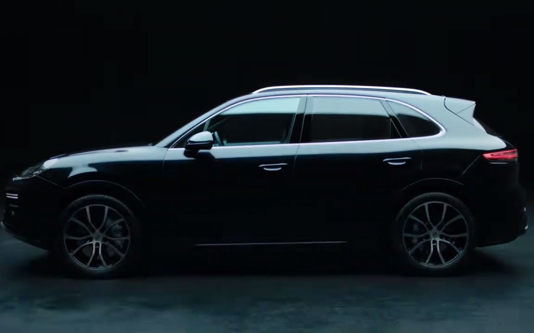 一贯的动感,全新保时捷卡宴 Cayenne Turbo广告宣传片