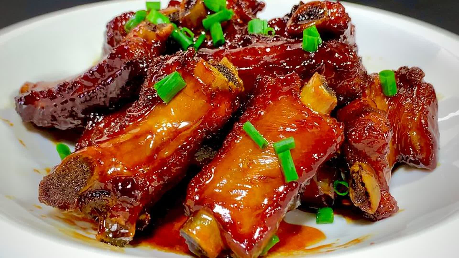 这才是红烧排骨的正确做法,色泽红亮,肉质软烂,三分钟就能学会