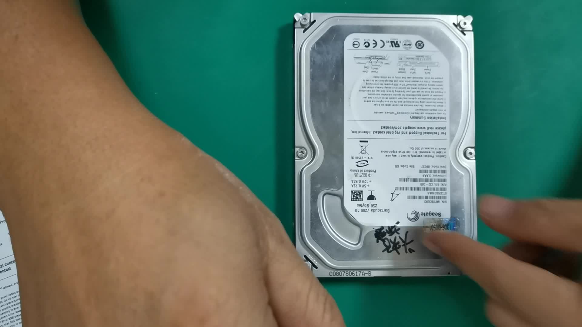 .b>硬盘异响不认盘磁头损坏开盘数据恢复看看能.