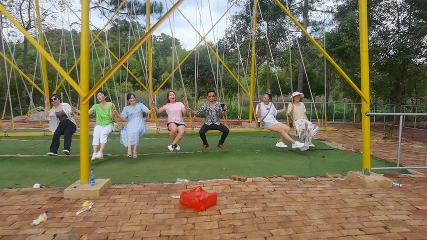 让我们荡起双桨,创造青春美好! #同城热门 #邵东 #网红秋千