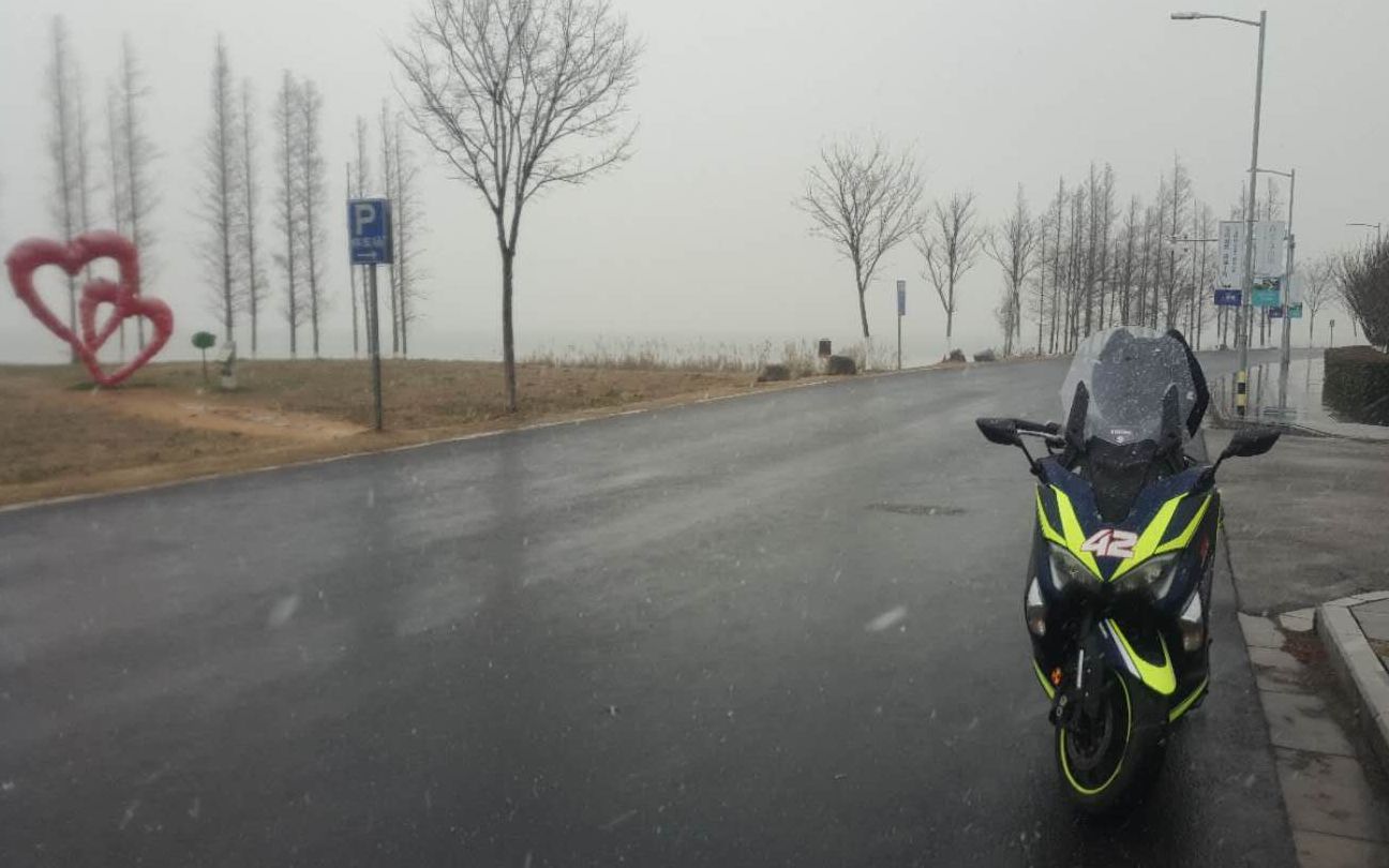 Tmax雪中骑行