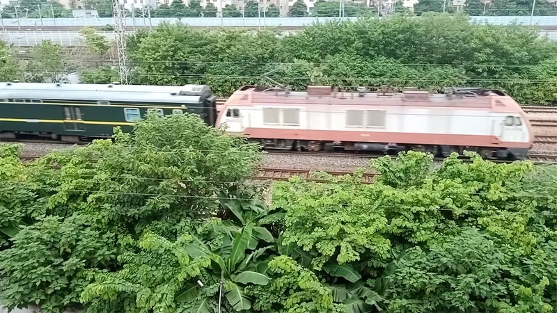 韶赣线的C位担当机车!广铁广段SS9G牵引K829次列车通过