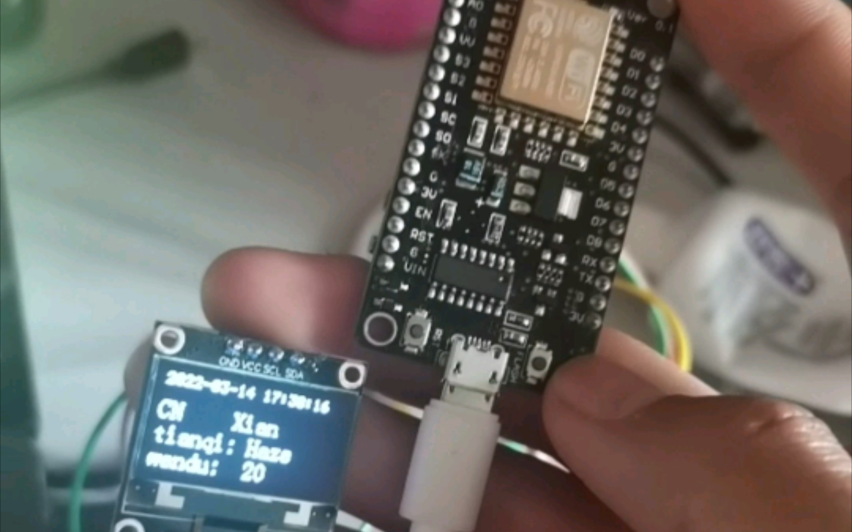 ESP8266旋转太空人动画,获取当前时间和天气温度,以及通过app传...