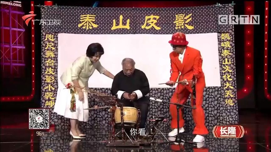 皮影戏好看,你知道是如何操作的吗?老艺术家来到幕前现场揭秘