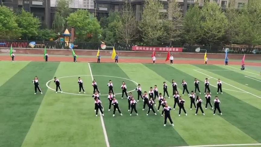 宝贝儿们棒棒哒!队形只练了一天,这个效果,相当赞#运动会