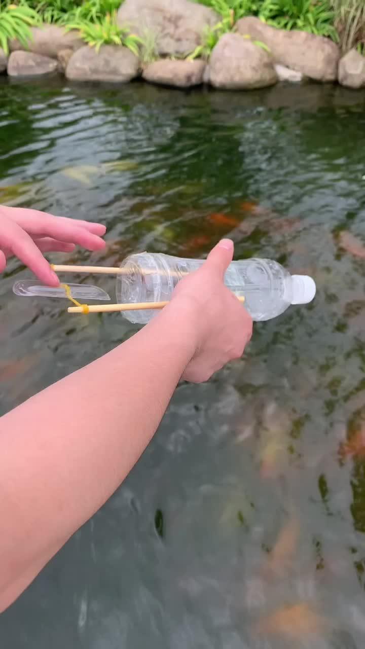 端午节到了,一起去看赛龙舟吗?好玩的皮筋动力小船,祝大家端午节安康...