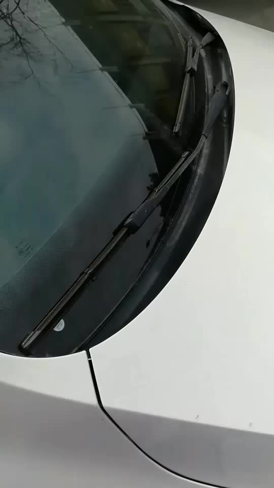 给大家展示一下速腾如何更换雨刮条。【来自懂车帝车友圈】
