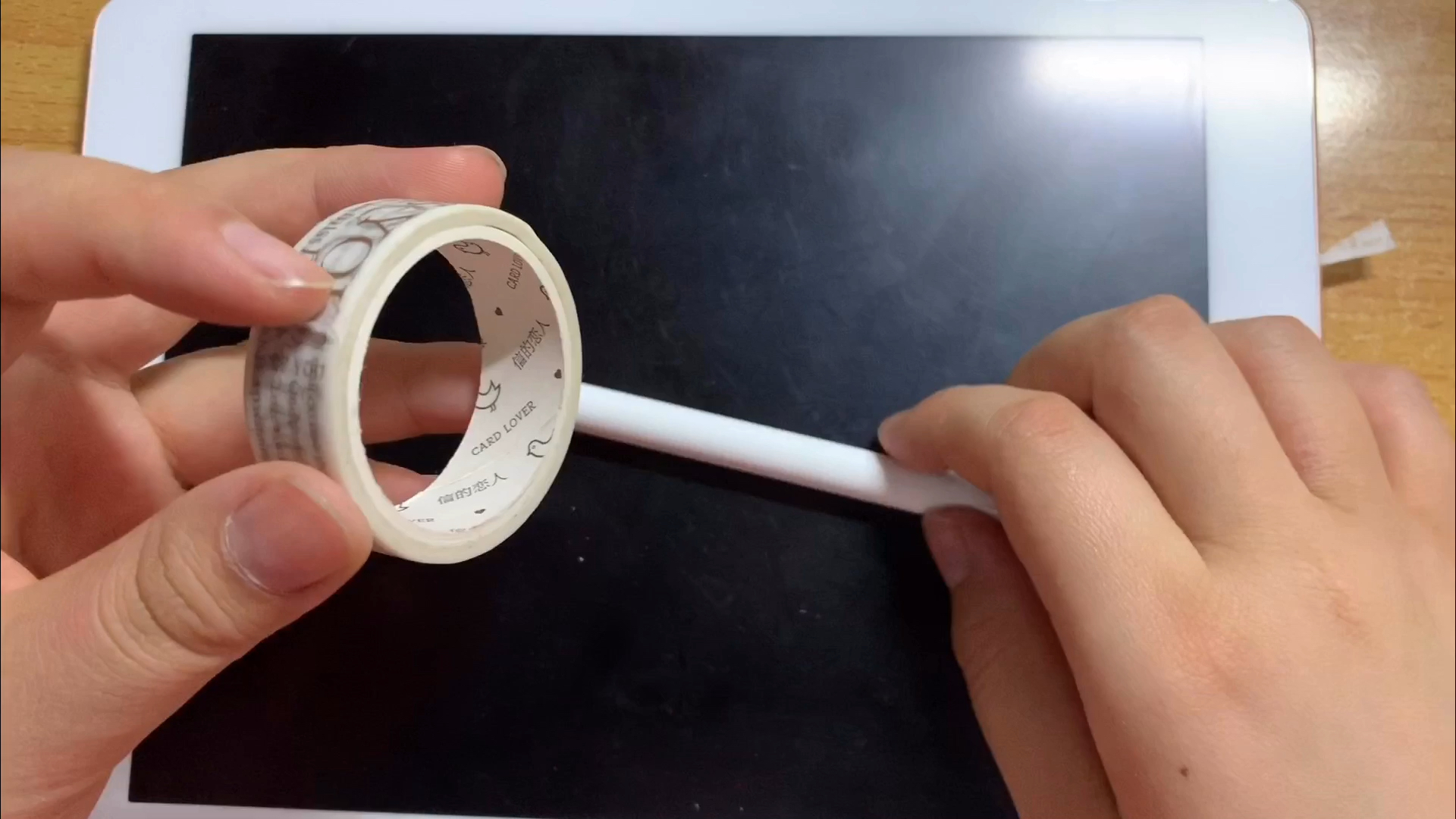 如何用纸胶带完美替代类纸膜?如何保护我们的apple pencil?让我来...