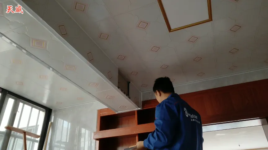 厨房有大梁怎么处理?集成吊顶师傅是这样做的,今天又涨见识了