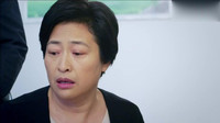 无贼: 小男孩伤口痒痒, 忍不住去挠痒痒, 结果被大人制止了