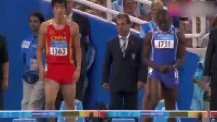 回顾刘翔2004年雅典奥运会110米栏夺冠,太激动人心了!