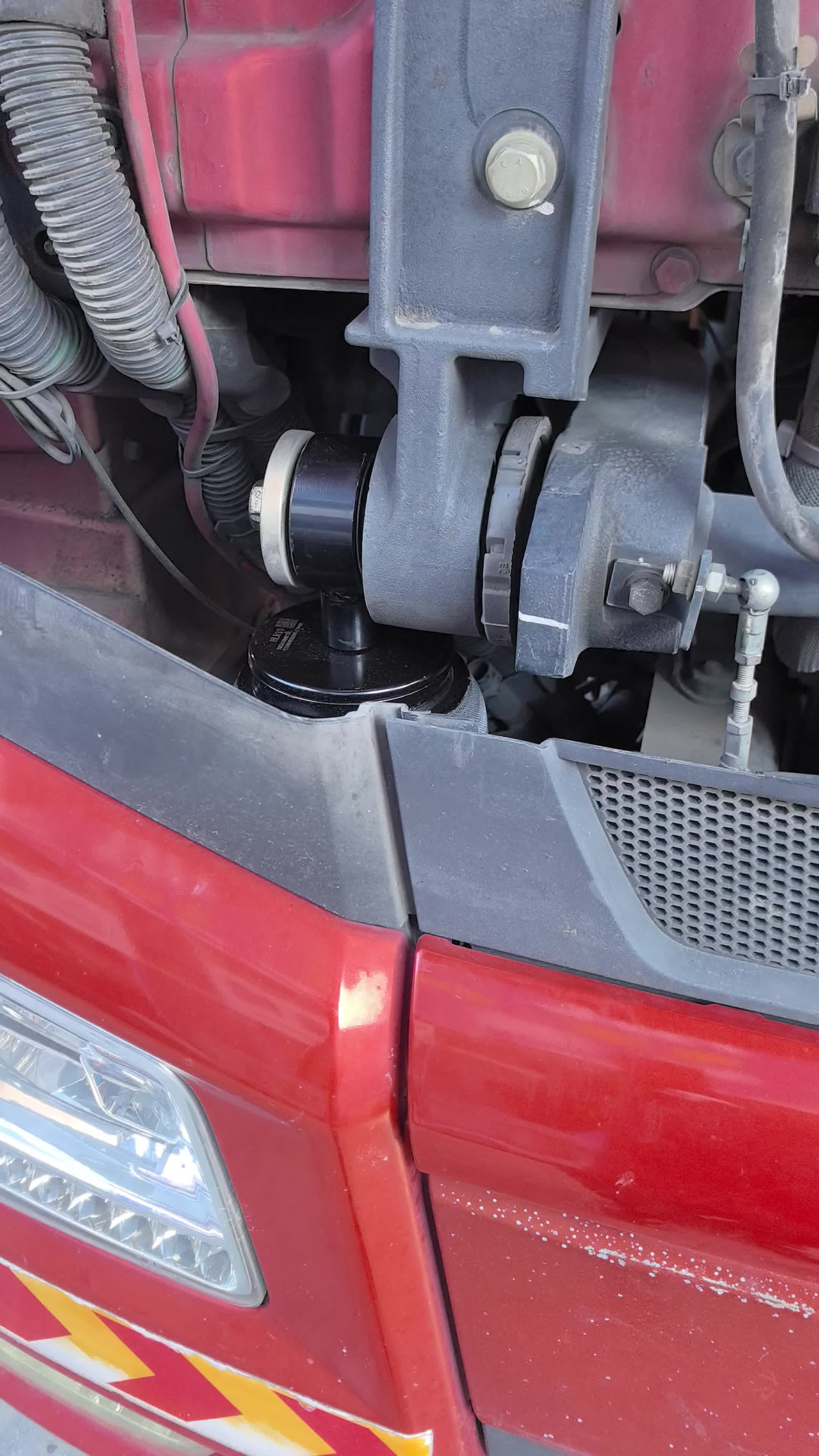 解放J6P前悬升级J7原厂加粗气囊,提升驾驶室舒适度#解放j6p #解放...