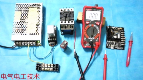 万用表使用秘籍曝光!小伙折腾半天,教你一分钟搞定!