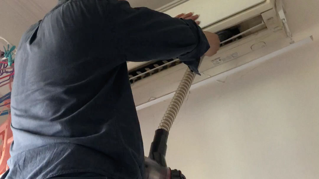 突然发现了戴森配软管的正确用法。就是皮带要买好点的。差点要挂着...