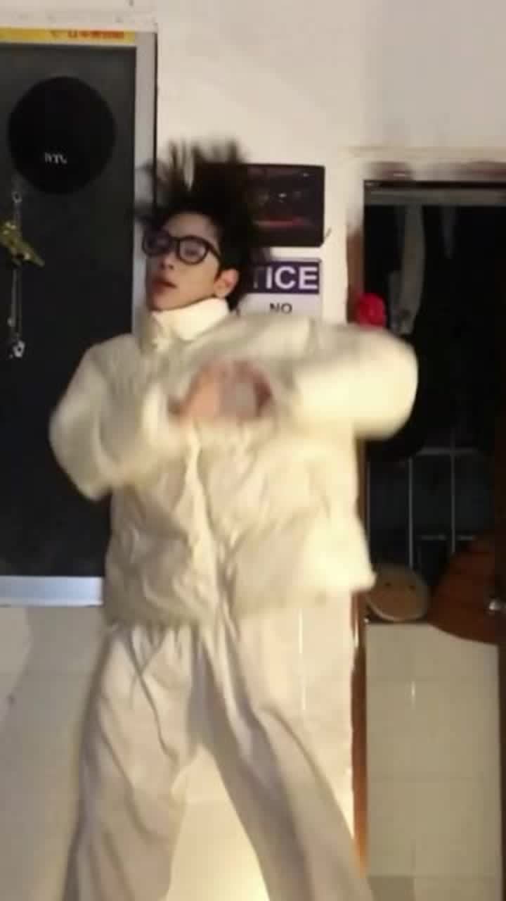 集结吧光合创作者 舞蹈季 问问问问你的心 阳光大男孩emo住了