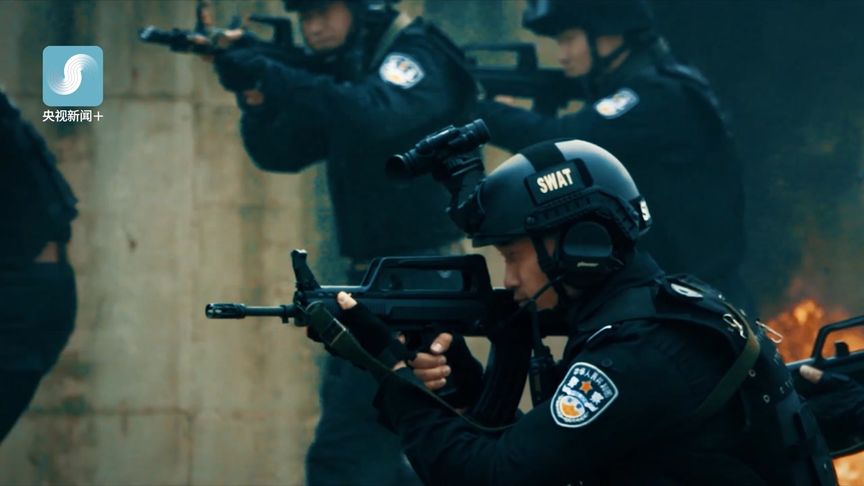 超燃！公安特警冬训实战演练堪比大片