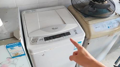 波轮洗衣机边洗边漏水?3步教你快速解决排水故障!
