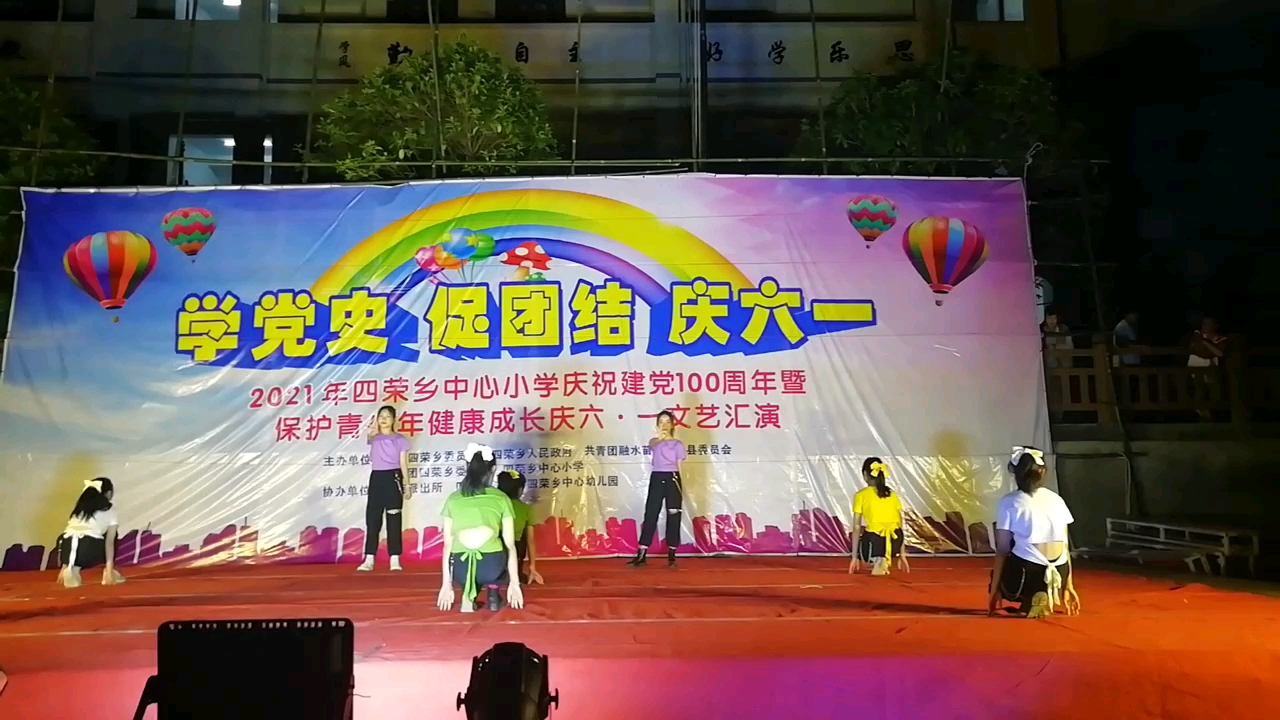 小学生的舞蹈也很好看呀!