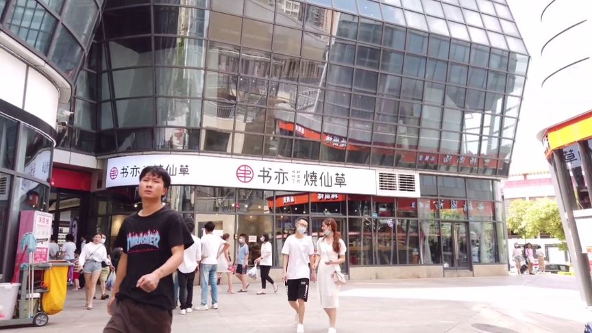 实拍东莞寮步镇的核心商业圈,一个镇区竟然比一个县城还要繁华啊