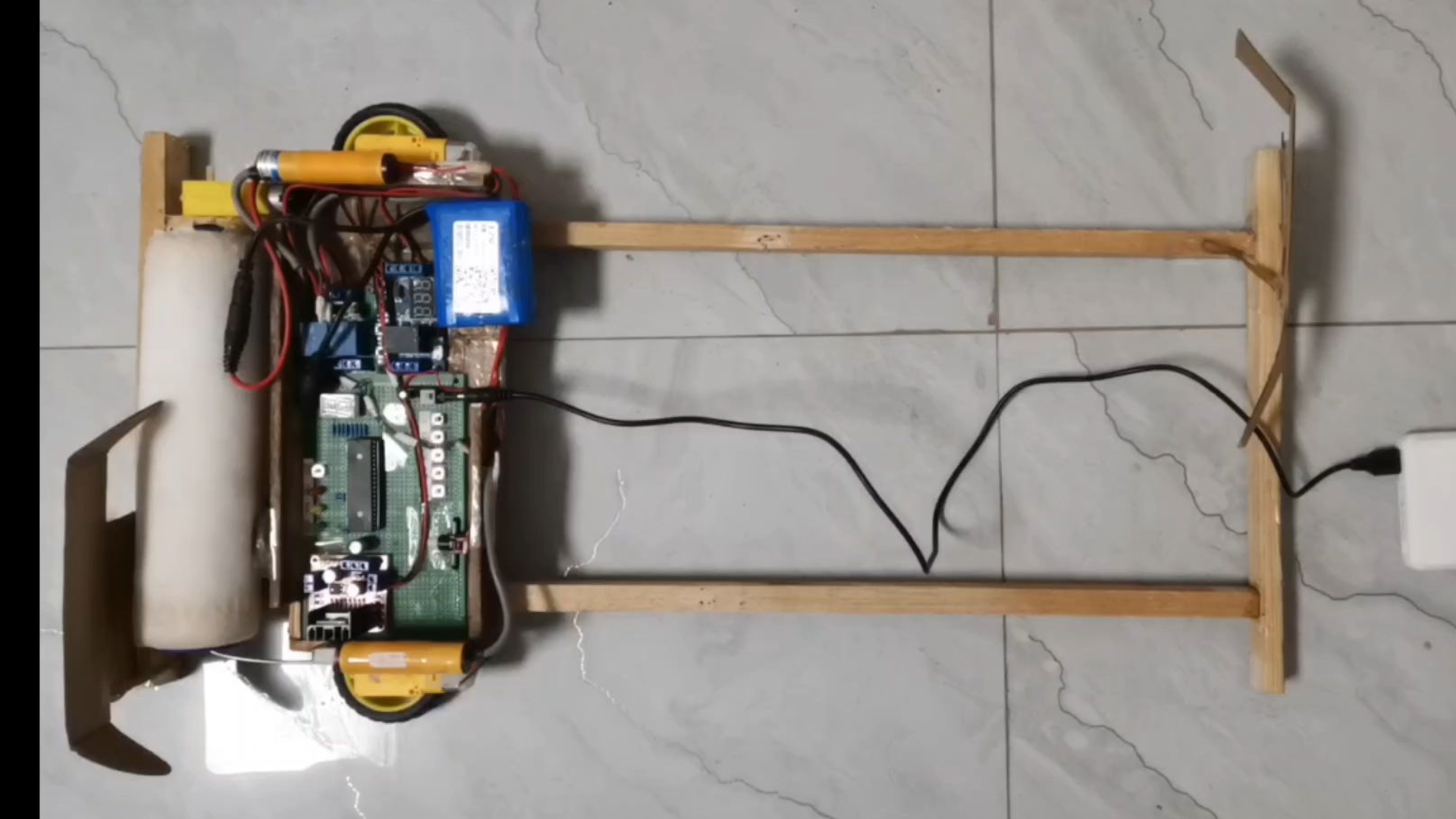 【毕业设计1】:《基于单片机的太阳能板清洁机器人控制系统设计》