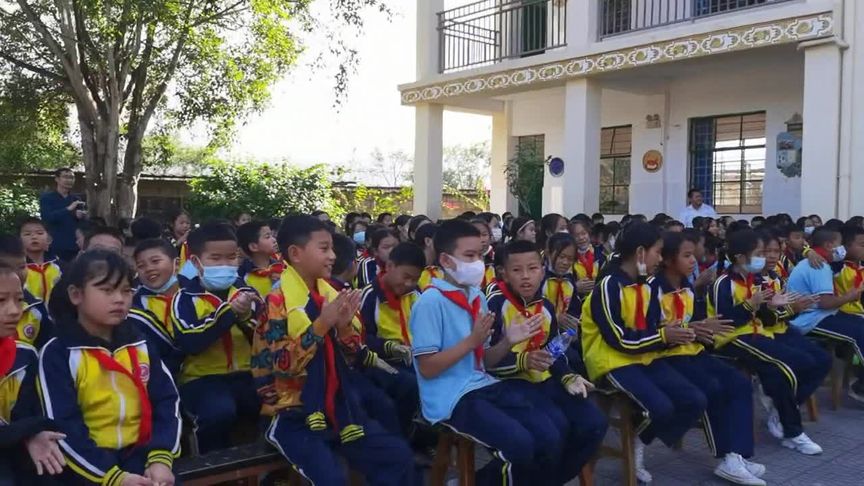 #记录校园生活 双语版《让我们荡起双桨》余音袅袅,不绝如缕