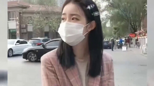 湖北女孩子一定要戴好自己的口罩,不然漏出自己的盛世容颜,会让人喜欢!