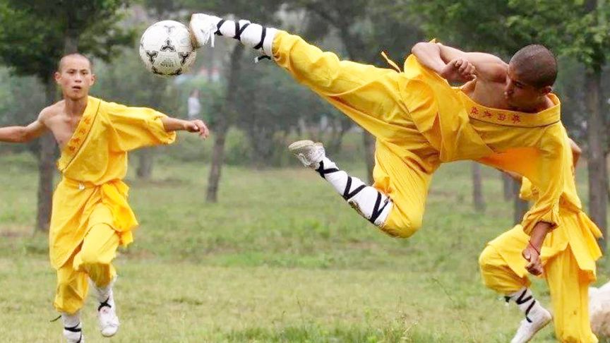 河南少林塔沟武术学校,创办“少林足球训练基地”,用功夫踢足球