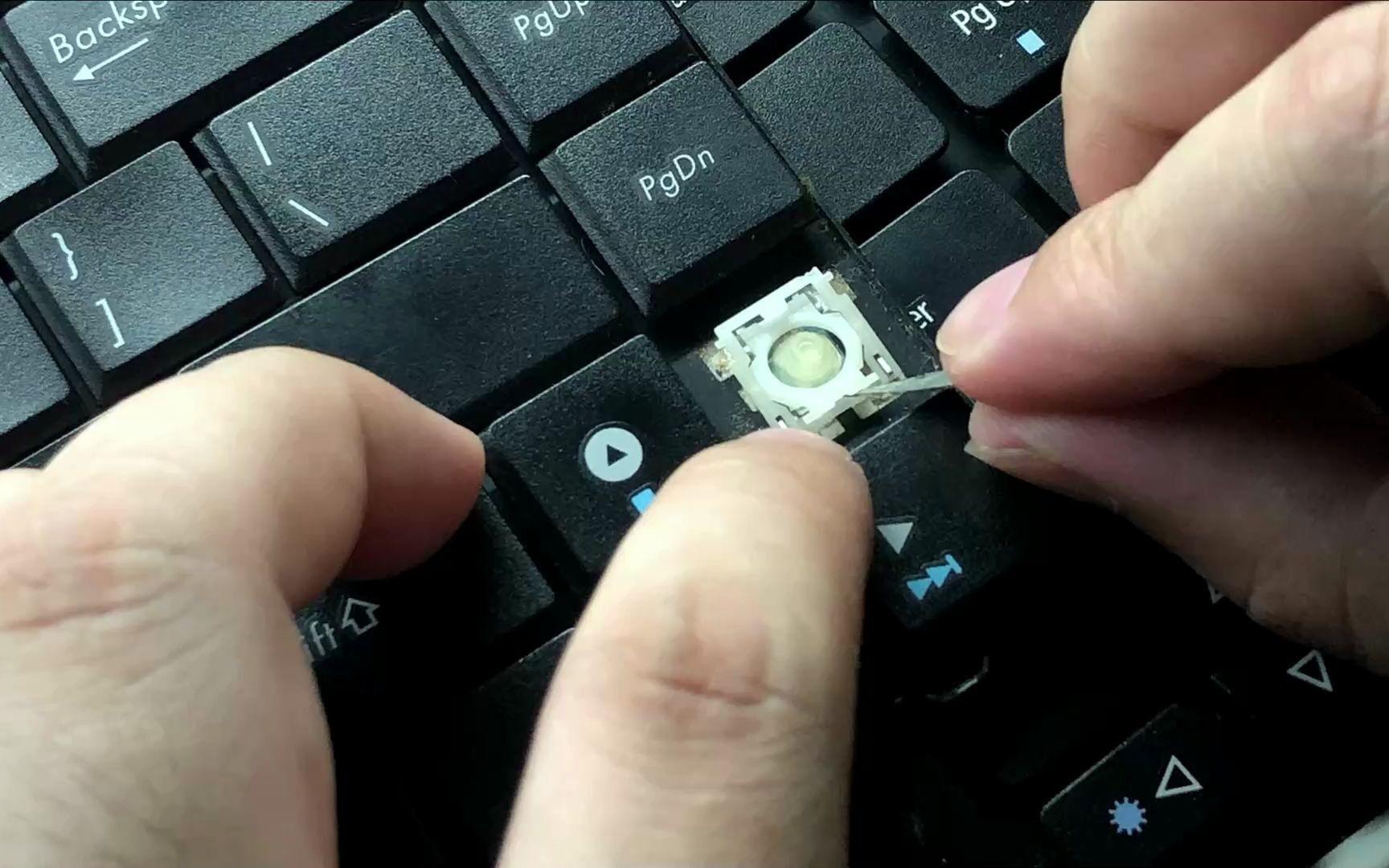 笔记本键盘键帽拆解与清洗-适用于大多数笔记本