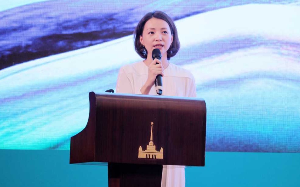 董卿主题演讲 “传统里的诗与远方”