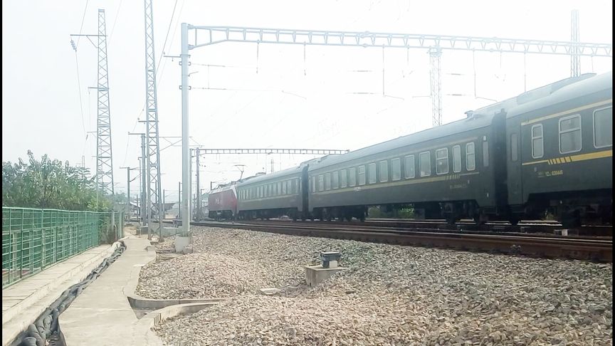 青岛-深圳T397次列车晚点25分钟到达京九铁路赣州站