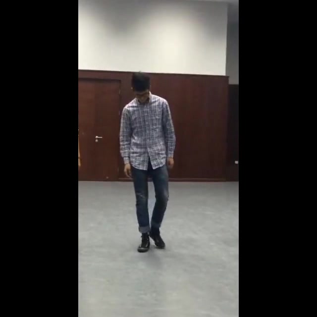 屈楚萧 - 中戏大一课程 台词课 形体课 表演课C位
