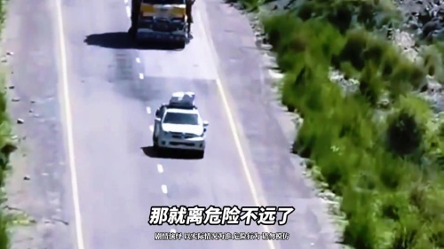 在面对自动挡长下坡时,如何巧妙选择档位确保行驶安全与舒适?