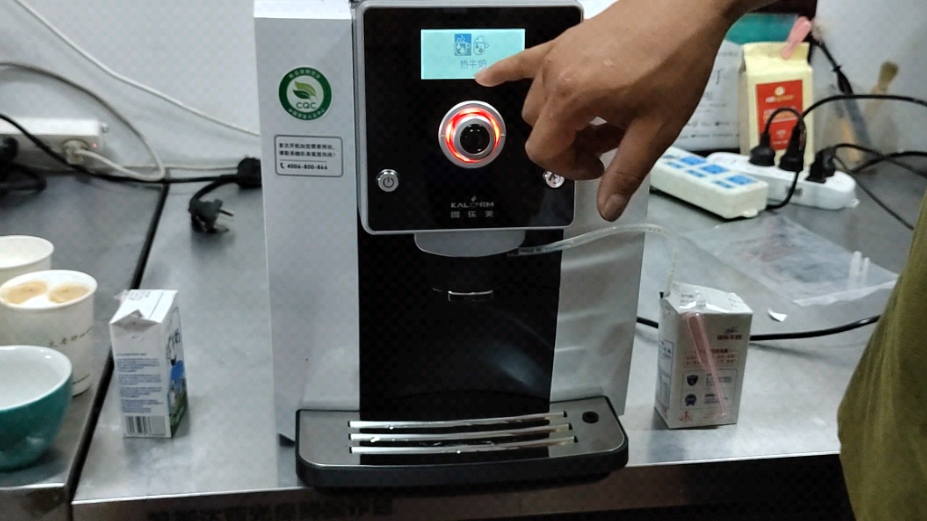 咖乐美A710全自动咖啡机奶咖机现场教学培训8