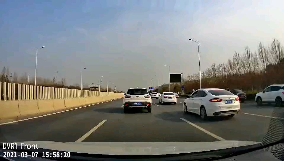 右侧车辆追尾转移注意力,感谢雷凌主动刹车