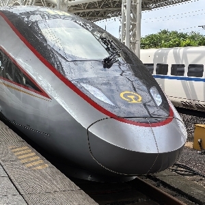 热爱铁路的小刘同学 