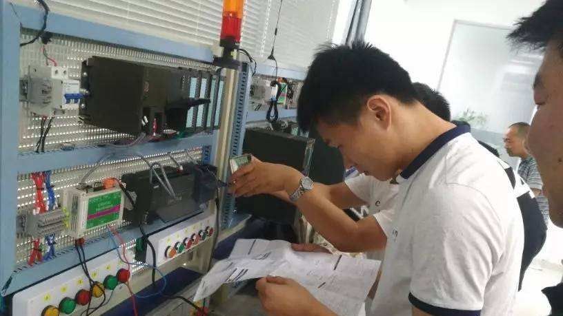 西门子PLC计数器简案例,月入几万的工控人都具备举一反三的能力