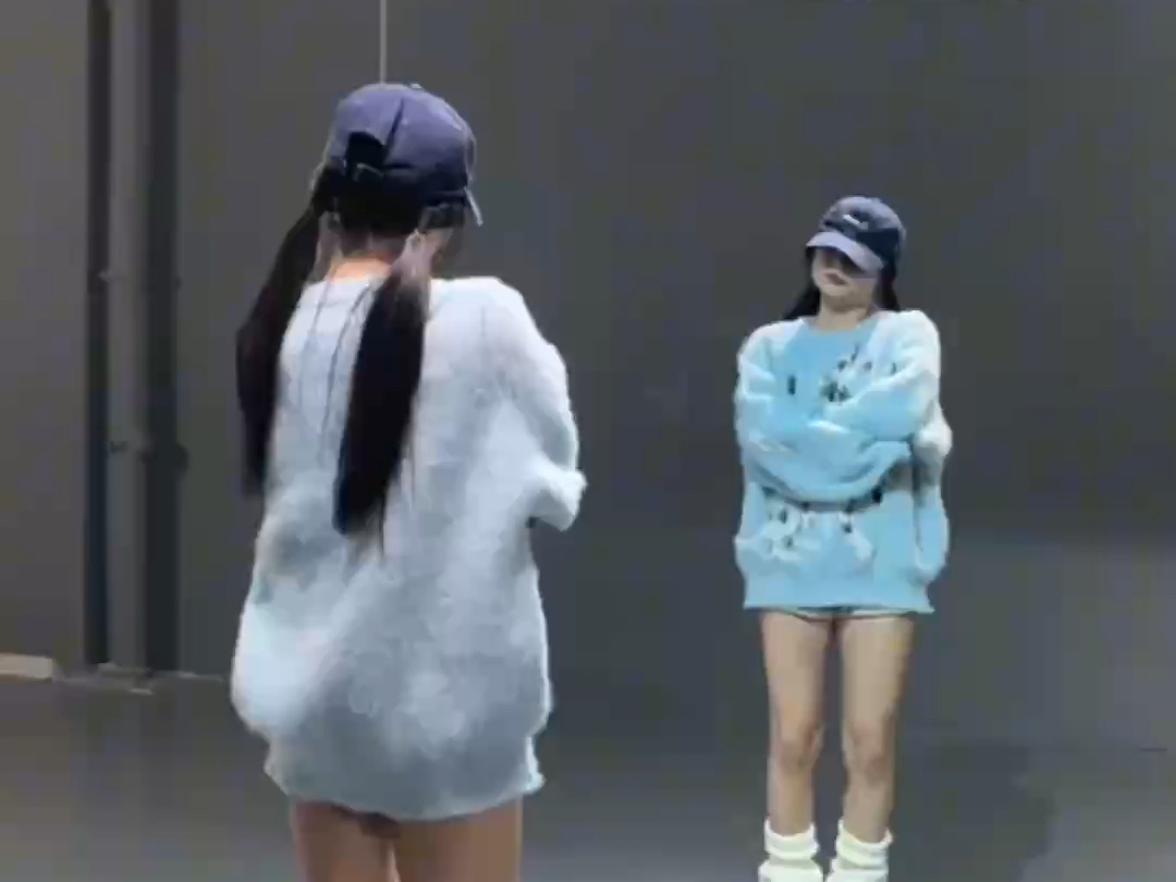 《Gee》完整版(小红书搬运 作者:蘑菇舞蹈)