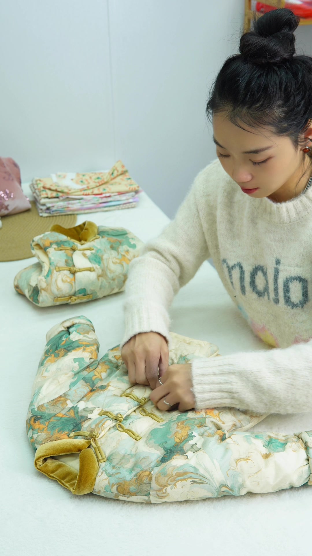 妈妈牌花棉袄又好看又暖和。纯手工纯棉花制作,这种衣服快绝版了吧#...