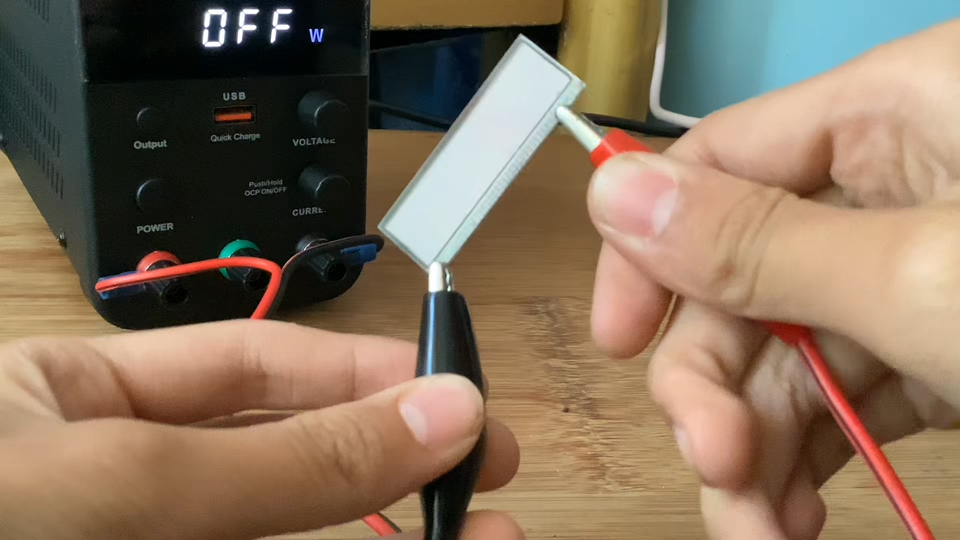 给段码液晶屏通20V直流电,再砸烂通电,结果…